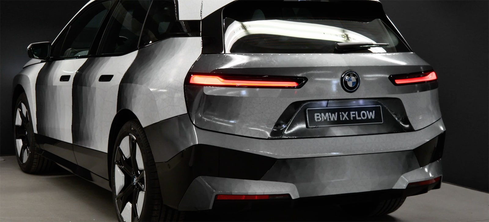 BMW Unveils New Color-Changing Car Model BMW IX Flow - Teknonel