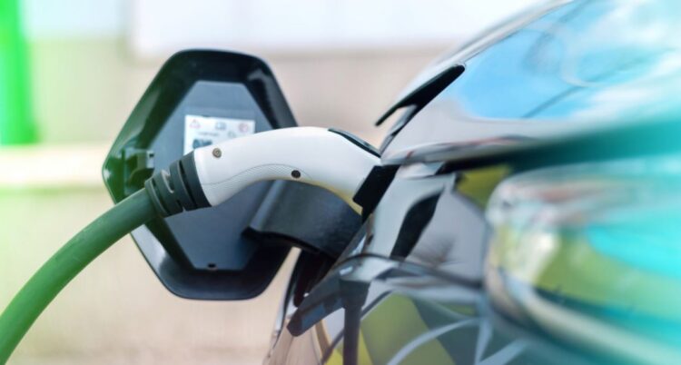 The Advantages And Disadvantages Of Electric Cars - Teknonel