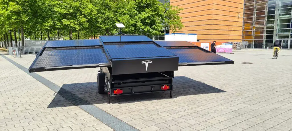 Tesla Unveils Solar Panel Trailer With Starlink Satellite - Teknonel